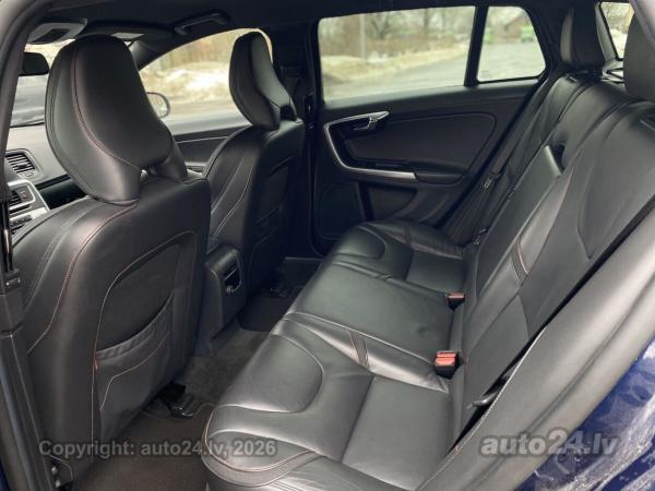 Zils Volvo V60 2015 Hāpsalu, ar dzinēja tilpumu 2.00 L un nobraukumu 411 tūkst. km par 7600 €, foto 11 vietnē AUTOMOTO.COM.LV