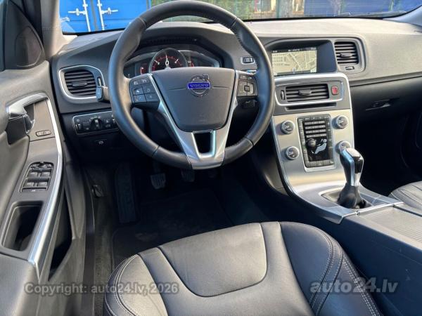 Zils Volvo V60 2015 Paide, ar dzinēja tilpumu 2.00 L un nobraukumu 267 tūkst. km par 8290 €, foto 11 vietnē AUTOMOTO.COM.LV