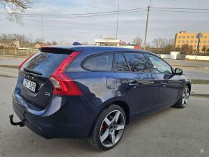 Zils Volvo V60 2015 Šauļi, ar dzinēja tilpumu 1.60 L un nobraukumu 339 tūkst. km par 5550 €, foto 8 vietnē AUTOMOTO.COM.LV