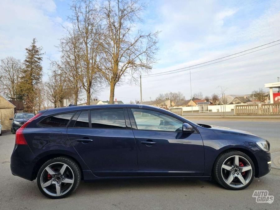 Zils Volvo V60 2015 Šauļi, ar dzinēja tilpumu 1.60 L un nobraukumu 339 tūkst. km par 5550 €, foto 10 vietnē AUTOMOTO.COM.LV