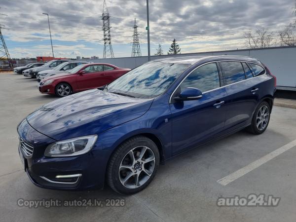 Blue Volvo V60 2015 in Tallinn, with an engine capacity of 2.00 L and mileage of 205 thousand km for 9100 €, photo 1 on AUTOMOTO.COM.LV