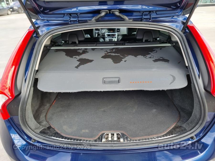 Blue Volvo V60 2015 in Tallinn, with an engine capacity of 2.00 L and mileage of 205 thousand km for 9100 €, photo 10 on AUTOMOTO.COM.LV