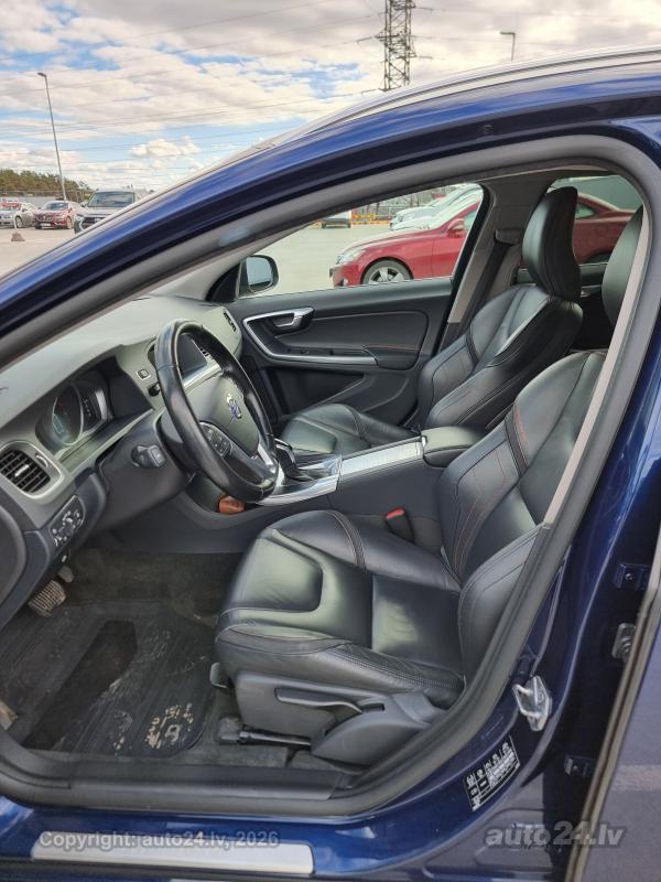 Blue Volvo V60 2015 in Tallinn, with an engine capacity of 2.00 L and mileage of 205 thousand km for 9100 €, photo 10 on AUTOMOTO.COM.LV