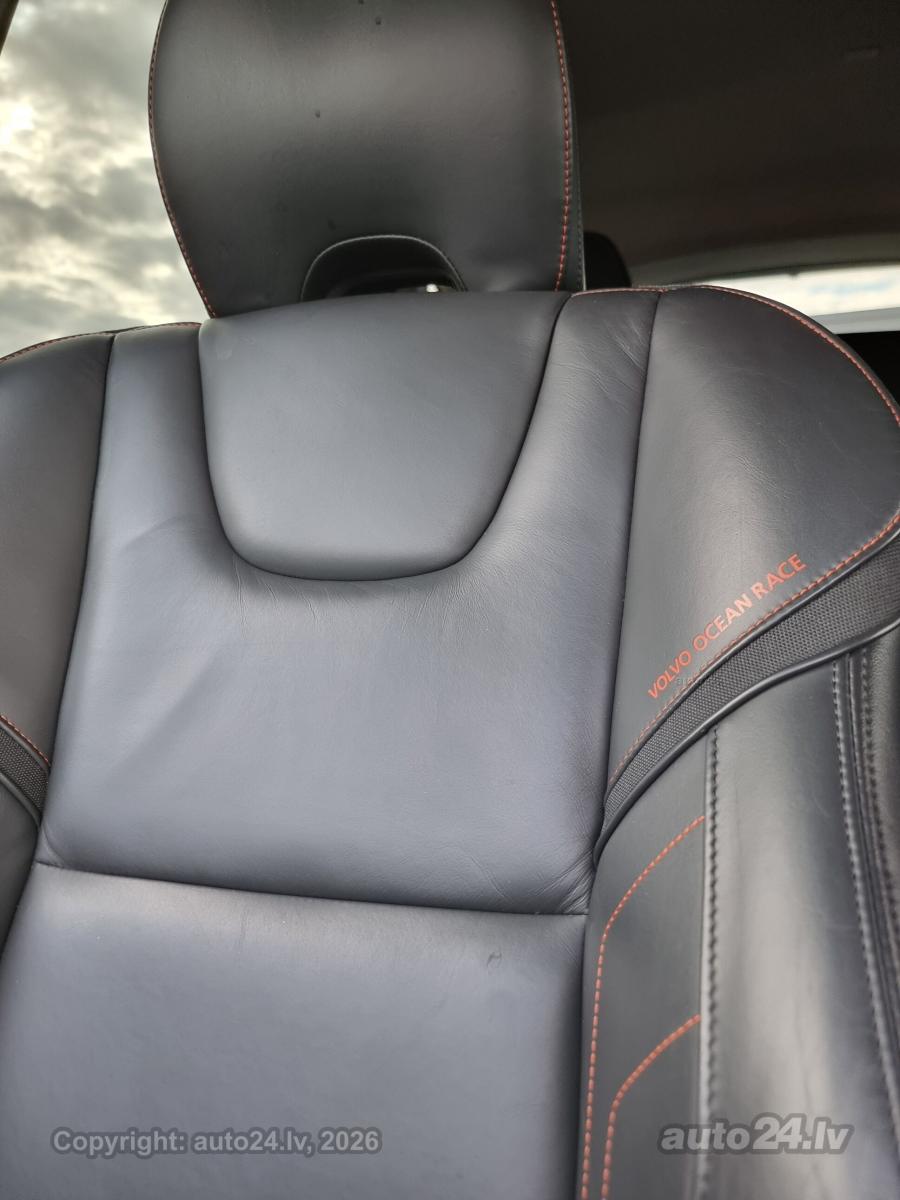 Blue Volvo V60 2015 in Tallinn, with an engine capacity of 2.00 L and mileage of 205 thousand km for 9100 €, photo 14 on AUTOMOTO.COM.LV