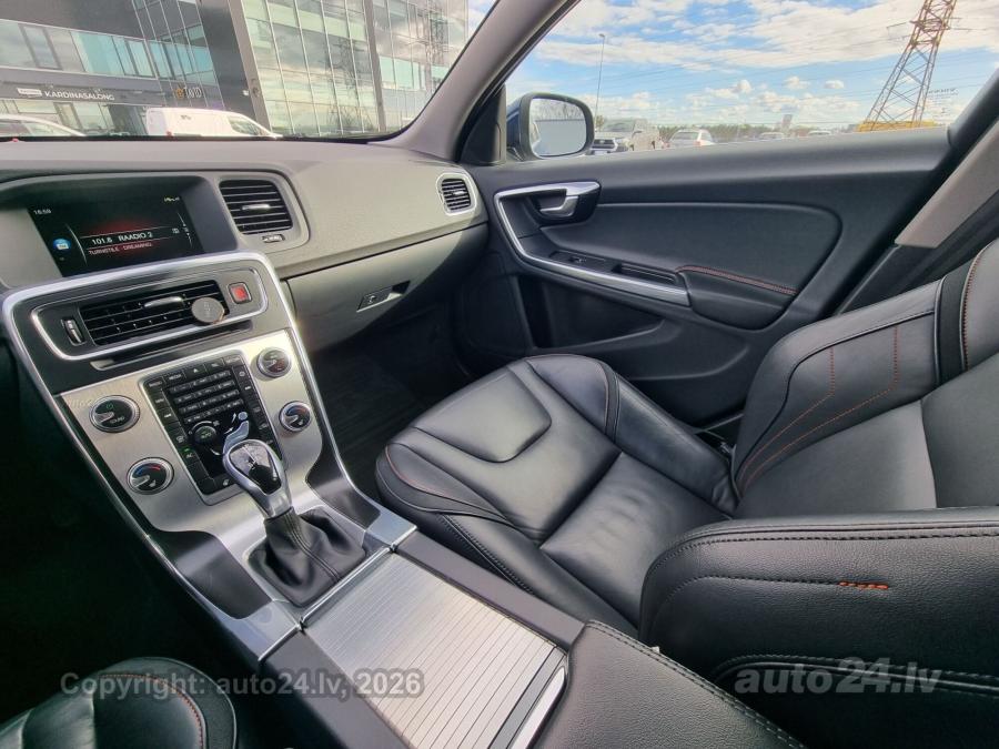 Blue Volvo V60 2015 in Tallinn, with an engine capacity of 2.00 L and mileage of 205 thousand km for 9100 €, photo 17 on AUTOMOTO.COM.LV