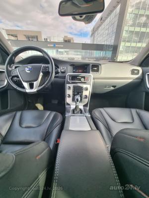 Blue Volvo V60 2015 in Tallinn, with an engine capacity of 2.00 L and mileage of 205 thousand km for 9100 €, photo 18 on AUTOMOTO.COM.LV