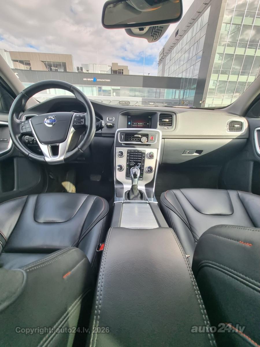 Blue Volvo V60 2015 in Tallinn, with an engine capacity of 2.00 L and mileage of 205 thousand km for 9100 €, photo 18 on AUTOMOTO.COM.LV