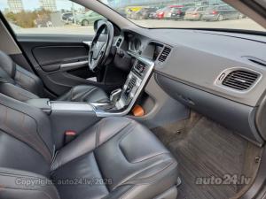 Blue Volvo V60 2015 in Tallinn, with an engine capacity of 2.00 L and mileage of 205 thousand km for 9100 €, photo 19 on AUTOMOTO.COM.LV