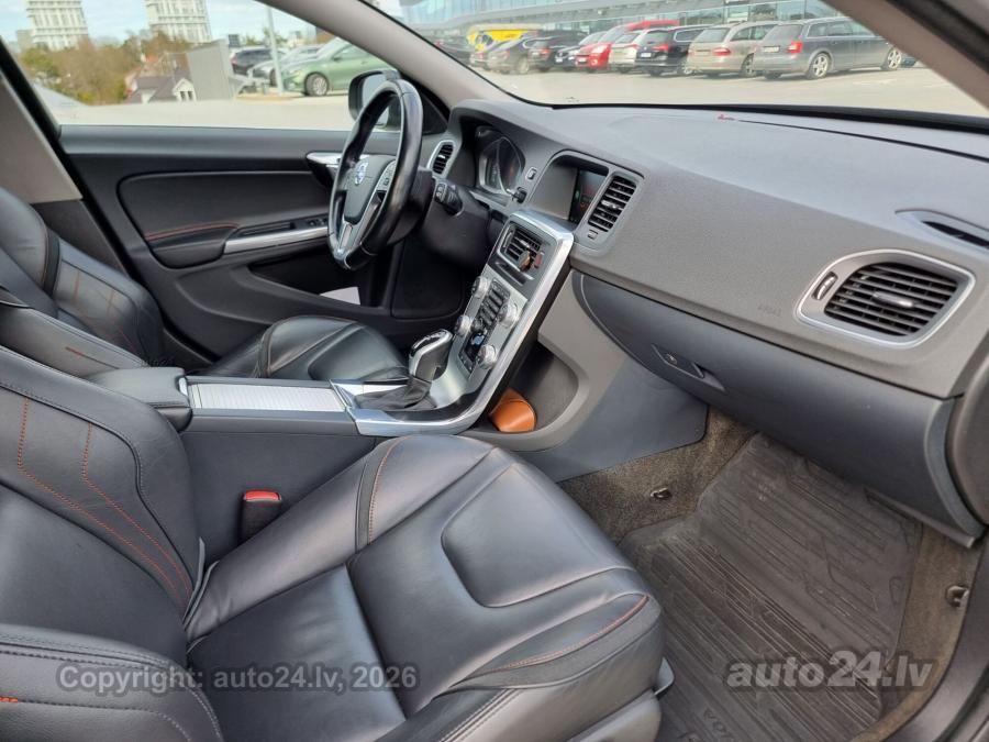 Blue Volvo V60 2015 in Tallinn, with an engine capacity of 2.00 L and mileage of 205 thousand km for 9100 €, photo 19 on AUTOMOTO.COM.LV