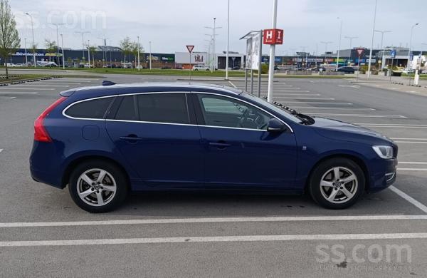 Blue Volvo V60 2015 in Riga, with an engine capacity of 2.00 L and mileage of 352 thousand km for 6100 €, photo 6 on AUTOMOTO.COM.LV