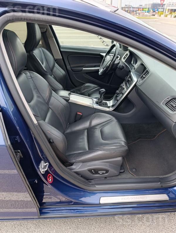 Blue Volvo V60 2015 in Riga, with an engine capacity of 2.00 L and mileage of 352 thousand km for 6100 €, photo 9 on AUTOMOTO.COM.LV