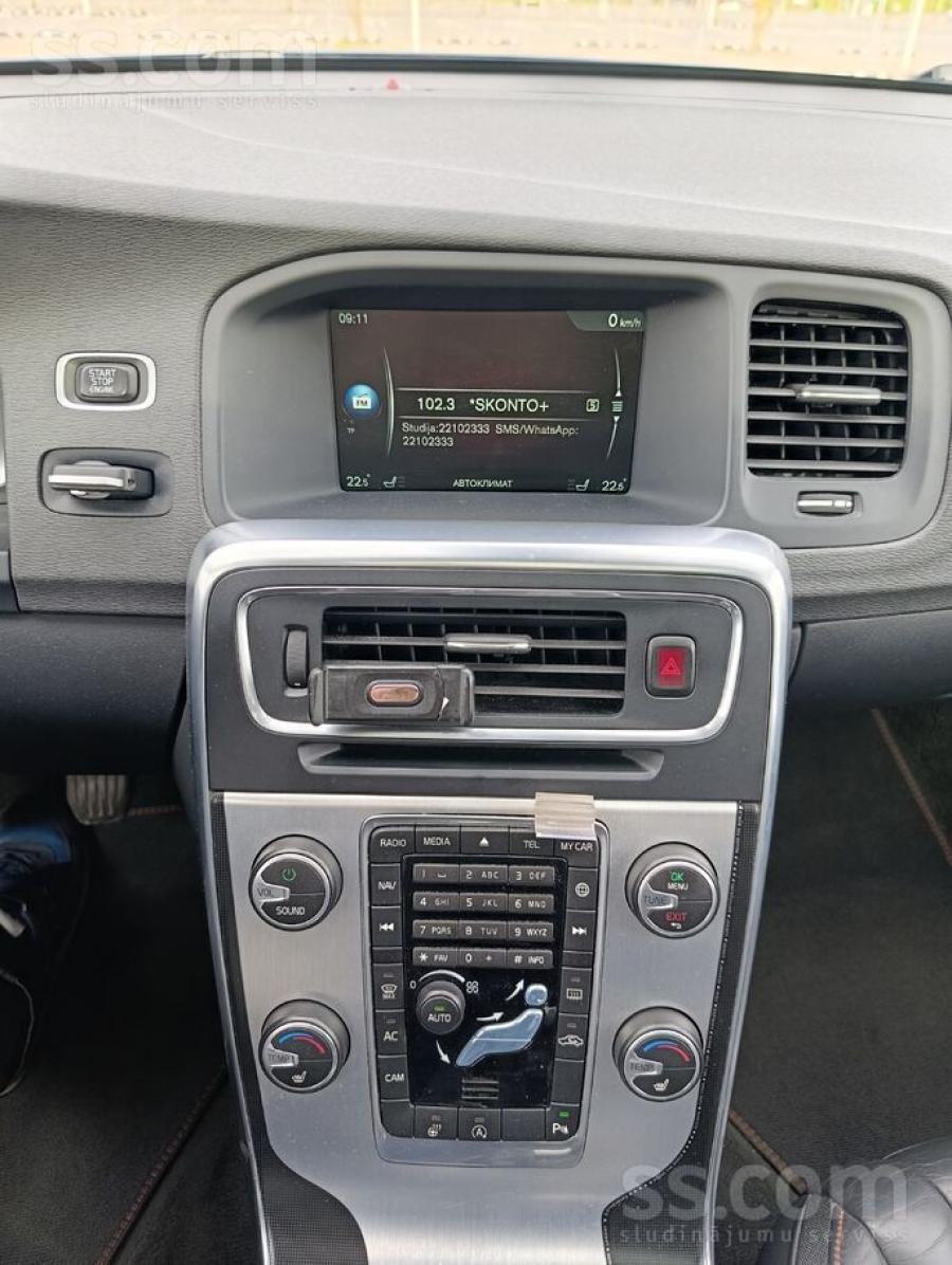 Zils Volvo V60 2015 Rīga, ar dzinēja tilpumu 2.00 L un nobraukumu 352 tūkst. km par 6100 €, foto 16 vietnē AUTOMOTO.COM.LV