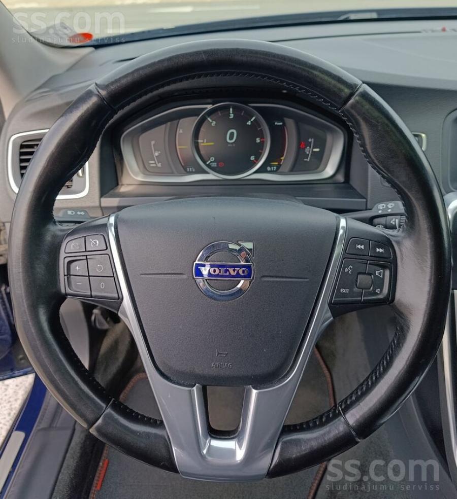 Zils Volvo V60 2015 Rīga, ar dzinēja tilpumu 2.00 L un nobraukumu 352 tūkst. km par 6100 €, foto 21 vietnē AUTOMOTO.COM.LV