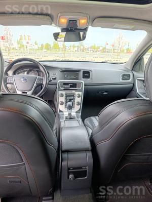 Zils Volvo V60 2015 Rīga, ar dzinēja tilpumu 2.00 L un nobraukumu 352 tūkst. km par 6100 €, foto 22 vietnē AUTOMOTO.COM.LV