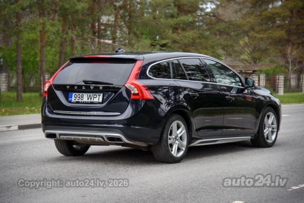Zils Volvo V60 2015 Pērnava, ar dzinēja tilpumu 2.40 L un nobraukumu 287 tūkst. km par 9999 €, foto 4 vietnē AUTOMOTO.COM.LV