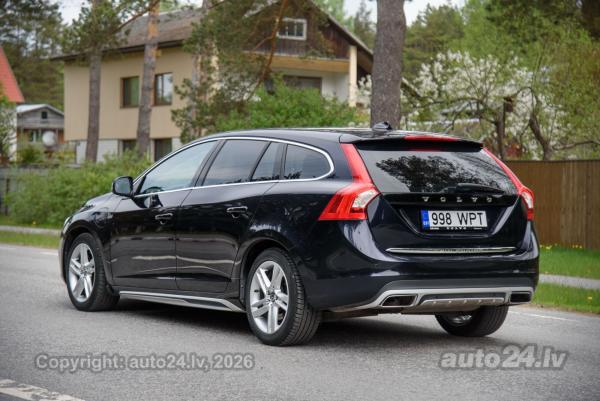 Zils Volvo V60 2015 Pērnava, ar dzinēja tilpumu 2.40 L un nobraukumu 287 tūkst. km par 9999 €, foto 6 vietnē AUTOMOTO.COM.LV
