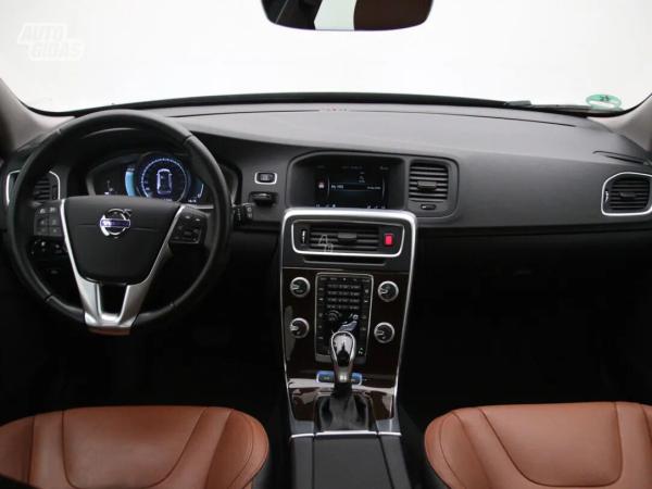 Blue Volvo V60 2015 in Vilnius, with an engine capacity of 2.40 L and mileage of 193 thousand km for 11299 €, photo 2 on AUTOMOTO.COM.LV