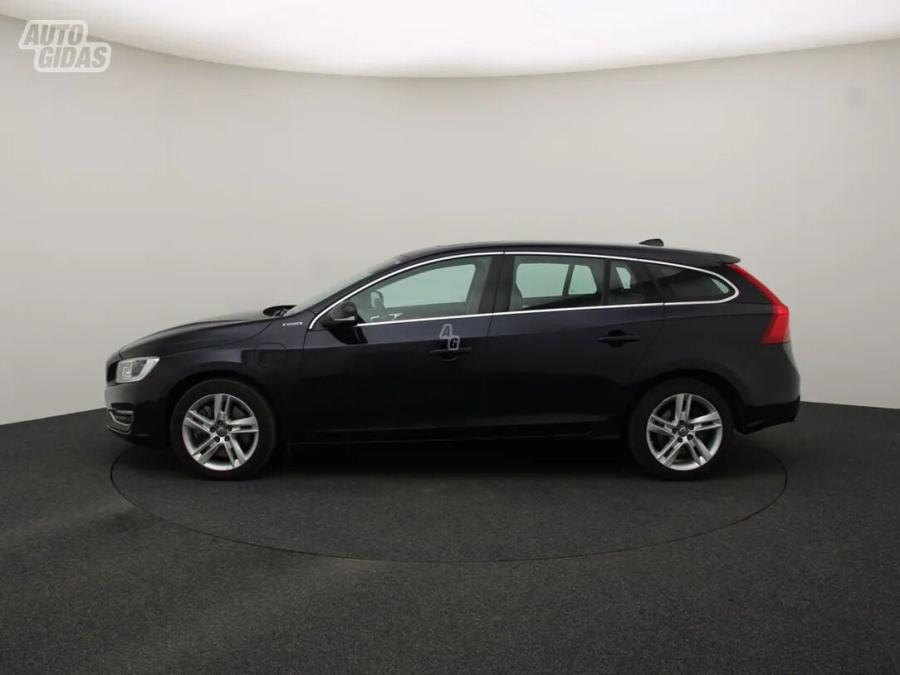 Blue Volvo V60 2015 in Vilnius, with an engine capacity of 2.40 L and mileage of 193 thousand km for 11299 €, photo 7 on AUTOMOTO.COM.LV