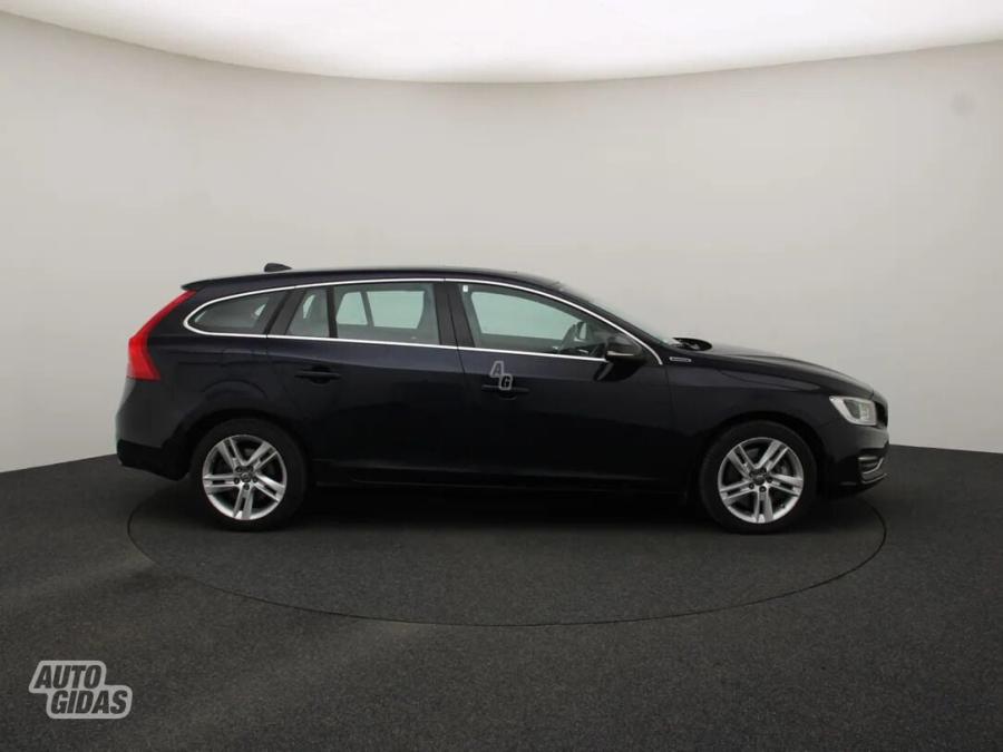 Blue Volvo V60 2015 in Vilnius, with an engine capacity of 2.40 L and mileage of 193 thousand km for 11299 €, photo 10 on AUTOMOTO.COM.LV