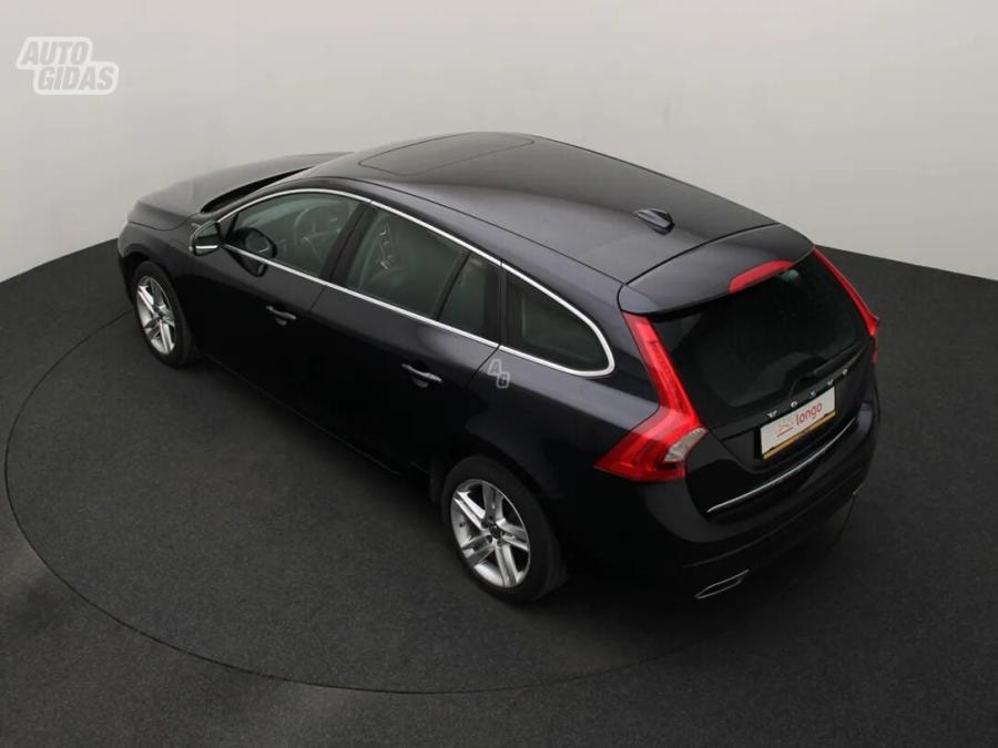 Blue Volvo V60 2015 in Vilnius, with an engine capacity of 2.40 L and mileage of 193 thousand km for 11299 €, photo 13 on AUTOMOTO.COM.LV