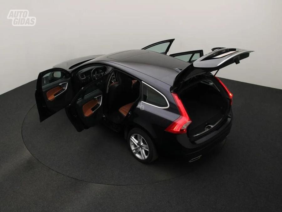 Blue Volvo V60 2015 in Vilnius, with an engine capacity of 2.40 L and mileage of 193 thousand km for 11299 €, photo 14 on AUTOMOTO.COM.LV
