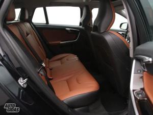 Blue Volvo V60 2015 in Vilnius, with an engine capacity of 2.40 L and mileage of 193 thousand km for 11299 €, photo 16 on AUTOMOTO.COM.LV
