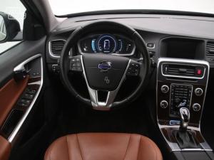 Blue Volvo V60 2015 in Vilnius, with an engine capacity of 2.40 L and mileage of 193 thousand km for 11299 €, photo 18 on AUTOMOTO.COM.LV