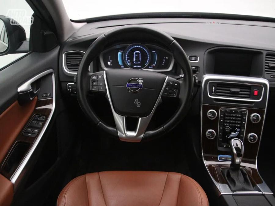 Blue Volvo V60 2015 in Vilnius, with an engine capacity of 2.40 L and mileage of 193 thousand km for 11299 €, photo 18 on AUTOMOTO.COM.LV
