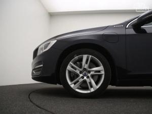 Blue Volvo V60 2015 in Vilnius, with an engine capacity of 2.40 L and mileage of 193 thousand km for 11299 €, photo 29 on AUTOMOTO.COM.LV
