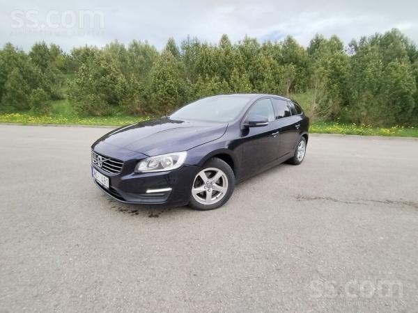 Zils Volvo V60 2015 Talsi, ar dzinēja tilpumu 2.00 L un nobraukumu 277 tūkst. km par 5350 €, foto 1 vietnē AUTOMOTO.COM.LV