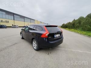 Zils Volvo V60 2015 Talsi, ar dzinēja tilpumu 2.00 L un nobraukumu 277 tūkst. km par 5350 €, foto 3 vietnē AUTOMOTO.COM.LV