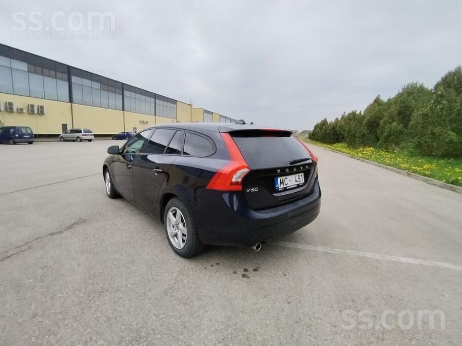 Zils Volvo V60 2015 Talsi, ar dzinēja tilpumu 2.00 L un nobraukumu 277 tūkst. km par 5350 €, foto 3 vietnē AUTOMOTO.COM.LV