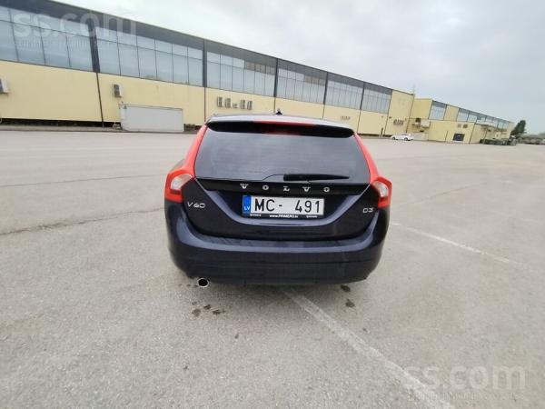 Zils Volvo V60 2015 Talsi, ar dzinēja tilpumu 2.00 L un nobraukumu 277 tūkst. km par 5350 €, foto 3 vietnē AUTOMOTO.COM.LV