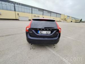 Zils Volvo V60 2015 Talsi, ar dzinēja tilpumu 2.00 L un nobraukumu 277 tūkst. km par 5350 €, foto 4 vietnē AUTOMOTO.COM.LV