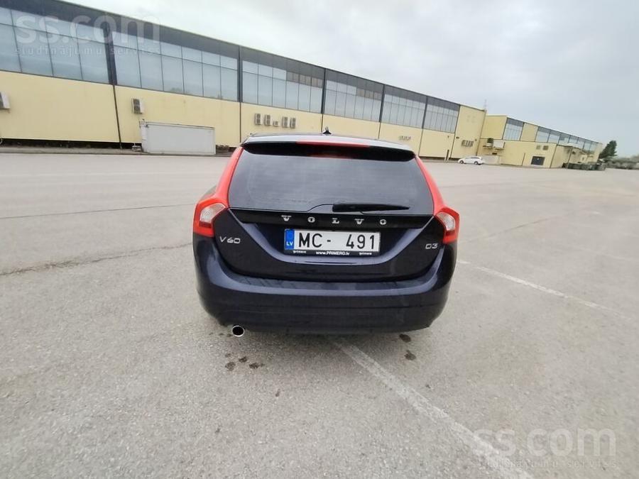 Zils Volvo V60 2015 Talsi, ar dzinēja tilpumu 2.00 L un nobraukumu 277 tūkst. km par 5350 €, foto 4 vietnē AUTOMOTO.COM.LV
