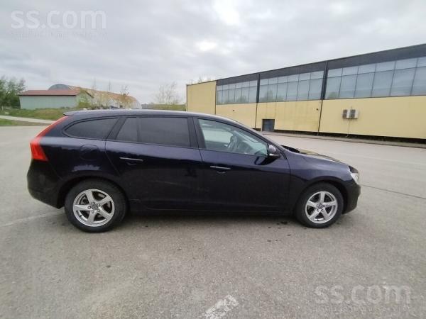 Zils Volvo V60 2015 Talsi, ar dzinēja tilpumu 2.00 L un nobraukumu 277 tūkst. km par 5350 €, foto 5 vietnē AUTOMOTO.COM.LV
