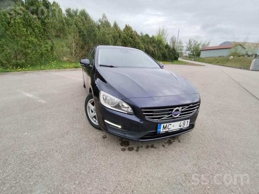 Zils Volvo V60 2015 Talsi, ar dzinēja tilpumu 2.00 L un nobraukumu 277 tūkst. km par 5350 €, foto 8 vietnē AUTOMOTO.COM.LV
