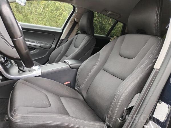 Zils Volvo V60 2015 Talsi, ar dzinēja tilpumu 2.00 L un nobraukumu 277 tūkst. km par 5350 €, foto 8 vietnē AUTOMOTO.COM.LV