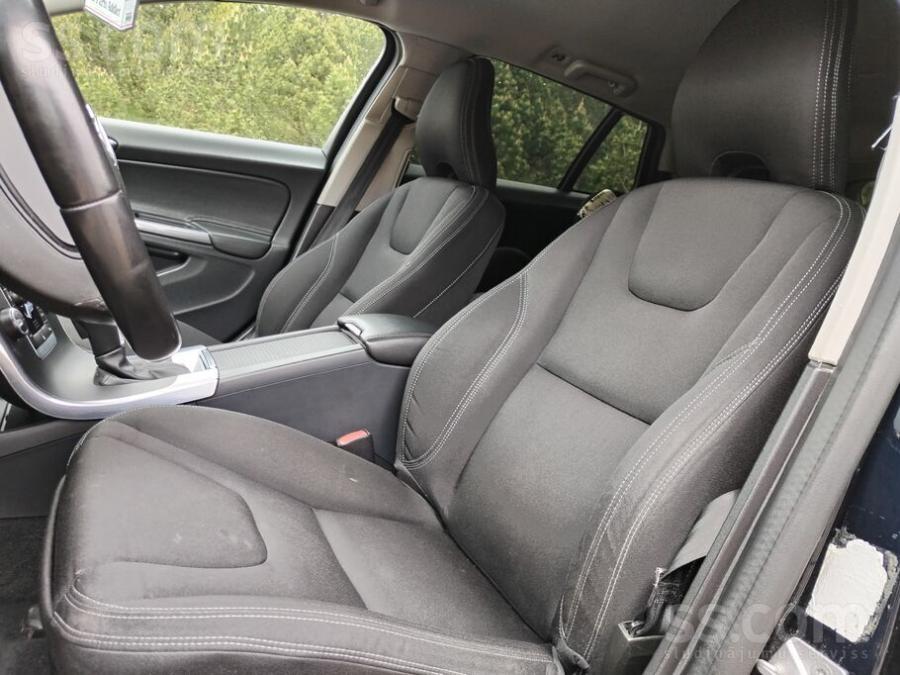 Zils Volvo V60 2015 Talsi, ar dzinēja tilpumu 2.00 L un nobraukumu 277 tūkst. km par 5350 €, foto 9 vietnē AUTOMOTO.COM.LV