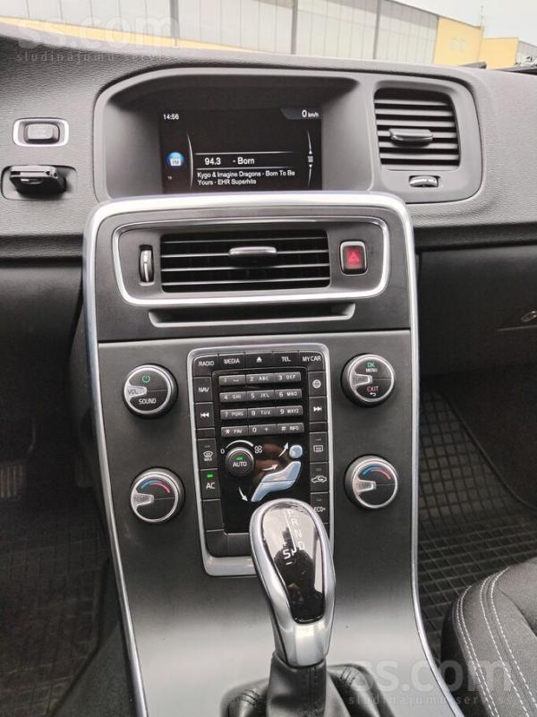 Zils Volvo V60 2015 Talsi, ar dzinēja tilpumu 2.00 L un nobraukumu 277 tūkst. km par 5350 €, foto 9 vietnē AUTOMOTO.COM.LV