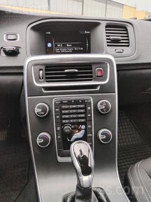 Zils Volvo V60 2015 Talsi, ar dzinēja tilpumu 2.00 L un nobraukumu 277 tūkst. km par 5350 €, foto 10 vietnē AUTOMOTO.COM.LV