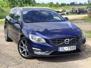Zils Volvo V60 2015 Rīga, ar dzinēja tilpumu 2.00 L un nobraukumu 253 tūkst. km par 9500 €, foto  vietnē AUTOMOTO.COM.LV