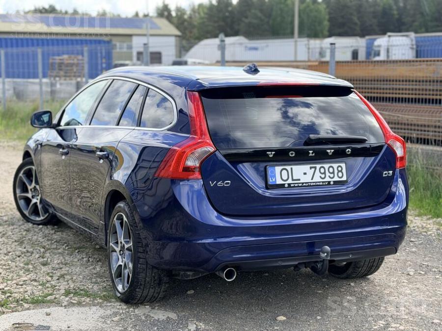 Blue Volvo V60 2015 in Riga, with an engine capacity of 2.00 L and mileage of 253 thousand km for 9500 €, photo 3 on AUTOMOTO.COM.LV