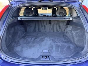 Blue Volvo V60 2015 in Riga, with an engine capacity of 2.00 L and mileage of 253 thousand km for 9500 €, photo 6 on AUTOMOTO.COM.LV