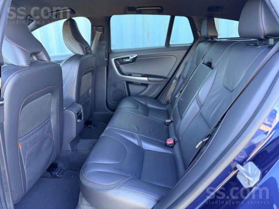 Blue Volvo V60 2015 in Riga, with an engine capacity of 2.00 L and mileage of 253 thousand km for 9500 €, photo 9 on AUTOMOTO.COM.LV
