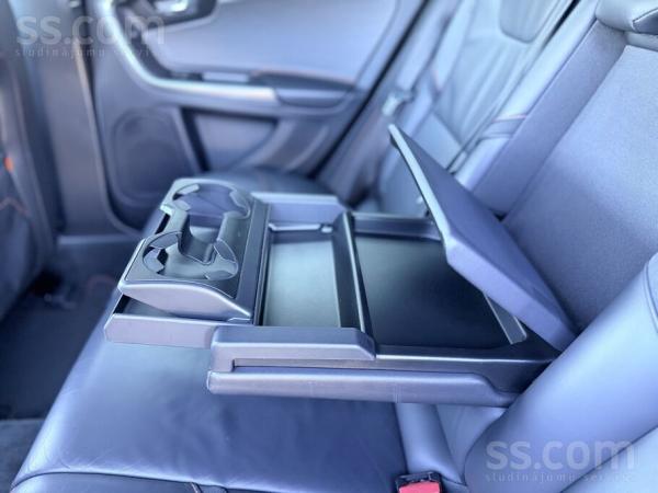 Blue Volvo V60 2015 in Riga, with an engine capacity of 2.00 L and mileage of 253 thousand km for 9500 €, photo 10 on AUTOMOTO.COM.LV