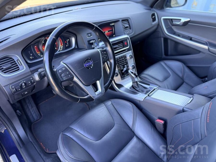 Blue Volvo V60 2015 in Riga, with an engine capacity of 2.00 L and mileage of 253 thousand km for 9500 €, photo 12 on AUTOMOTO.COM.LV