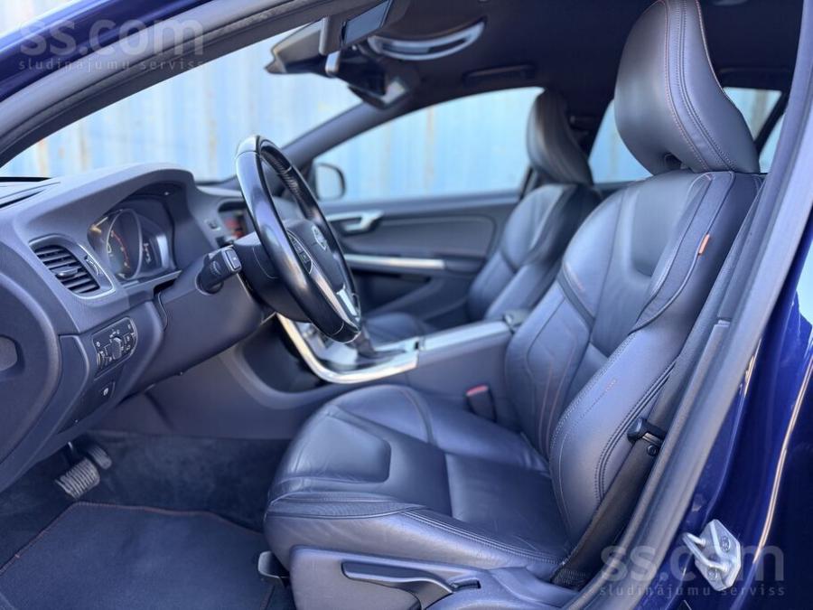 Blue Volvo V60 2015 in Riga, with an engine capacity of 2.00 L and mileage of 253 thousand km for 9500 €, photo 13 on AUTOMOTO.COM.LV