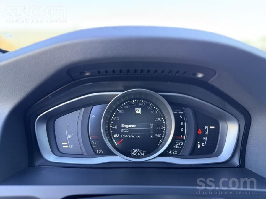 Blue Volvo V60 2015 in Riga, with an engine capacity of 2.00 L and mileage of 253 thousand km for 9500 €, photo 17 on AUTOMOTO.COM.LV