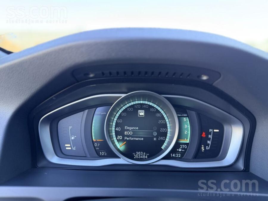 Blue Volvo V60 2015 in Riga, with an engine capacity of 2.00 L and mileage of 253 thousand km for 9500 €, photo 18 on AUTOMOTO.COM.LV